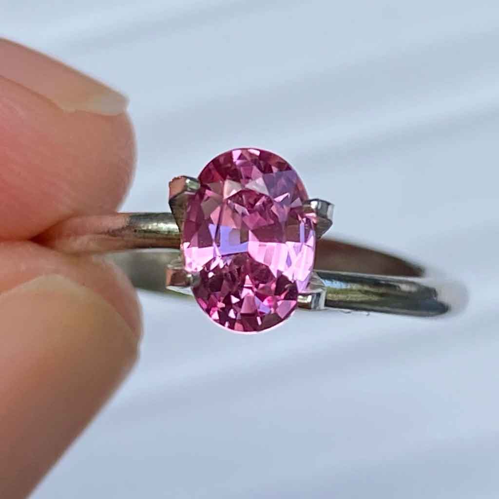 0.94ct oval pink sapphire | Lizunova